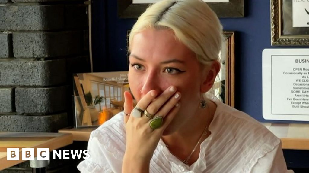 Shropshire singer's shock at news she's playing Glastonbury - BBC News