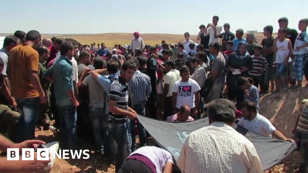Migrant crisis: Grief at drowned Syria boys' burial - BBC News