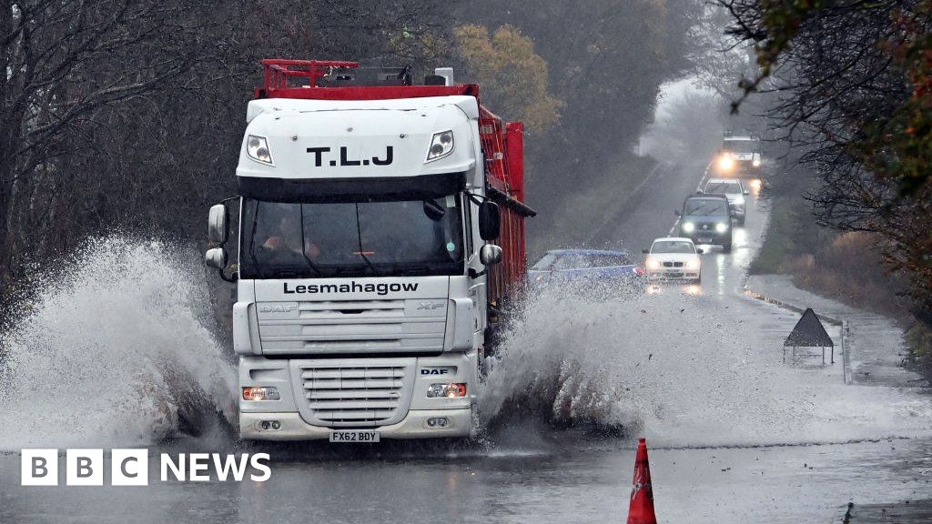 Scotland floods: Warning of continued weather disruption - BBC News