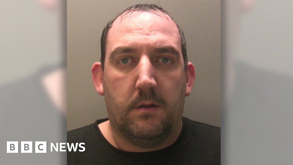 Road rage driver Darren Hefferman jailed for cyclist punch - BBC News