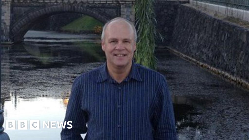 Yorkshire Marathon's applause for runner David Colley - BBC News