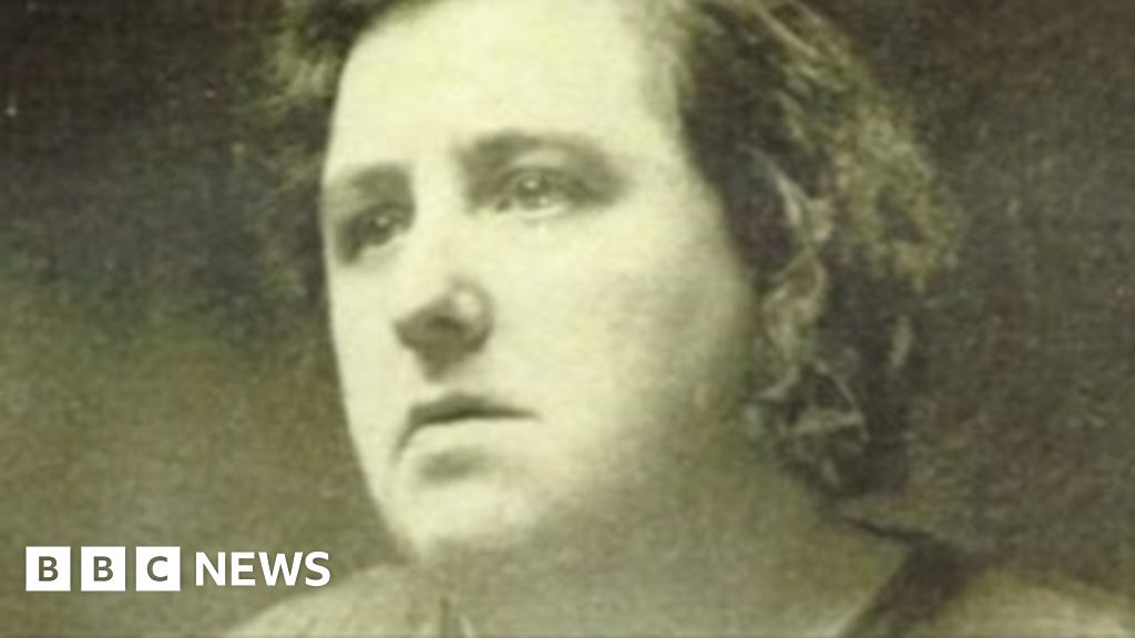 Britain's 'last witch': Campaign to pardon Helen Duncan - BBC News