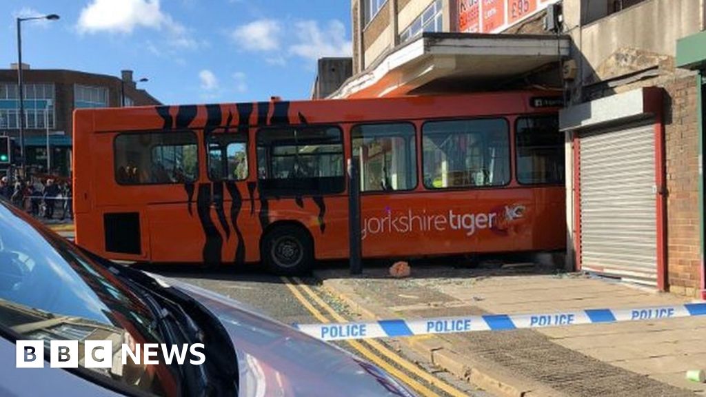 Yorkshire Tiger bus crashes into Shipley opticians - BBC News