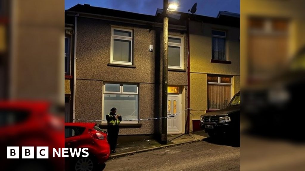 Merthyr Tydfil: Man arrested after two people hurt in stabbing - BBC News
