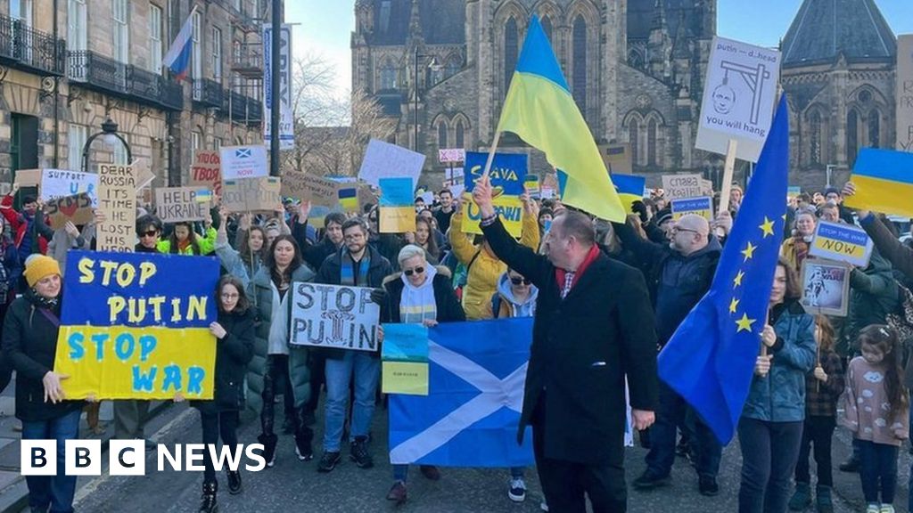Prayers for Ukraine as crowds join anti-war demo