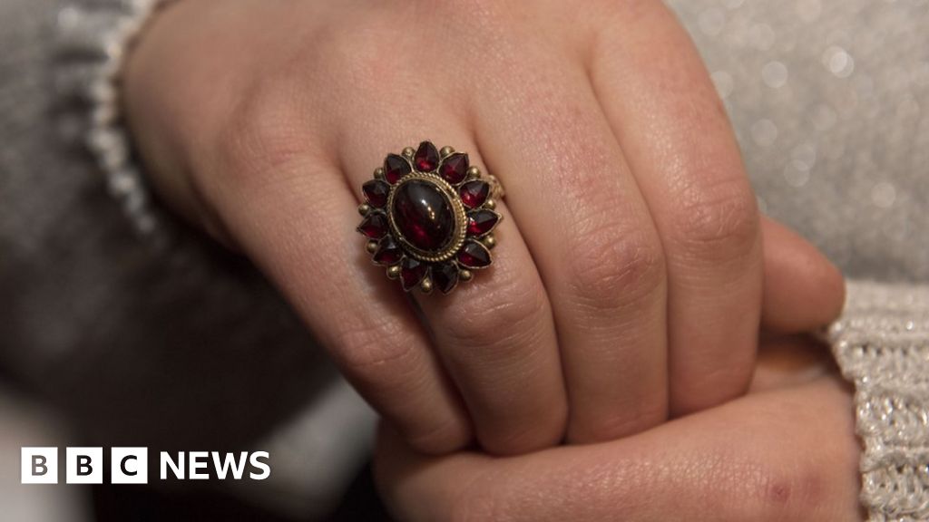 Antiques Roadshow sheds new light on ring belonging to Jane Haining ...