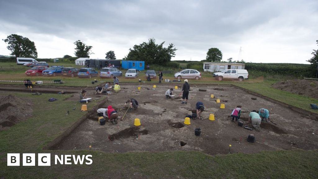 Boundaries of Roman Empire redrawn after Devon archaeological dig - BBC ...