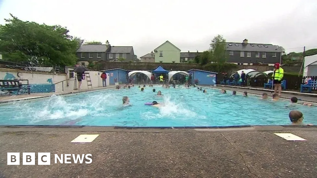 Devon and Cornwall swimming pools to get government funding - BBC News