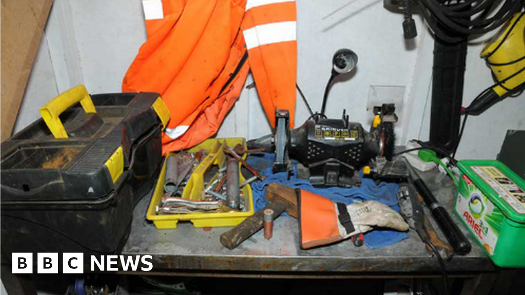 Man jailed for building homemade gun in his shed - BBC News