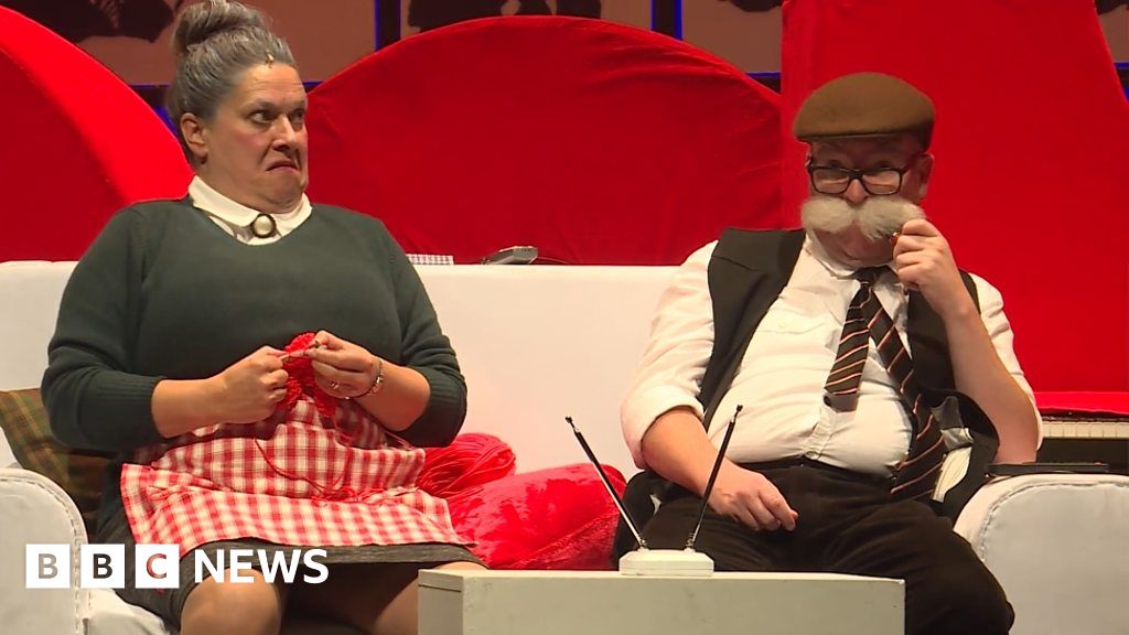 The Broons family star in their first stage show - BBC News