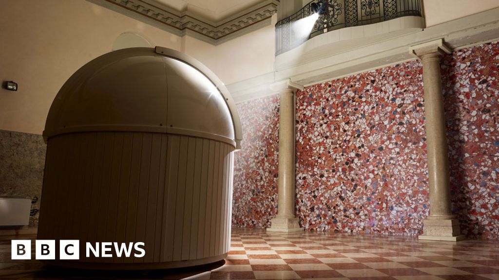 Artes Mundi shortlists Welsh artist for £40k prize - BBC News