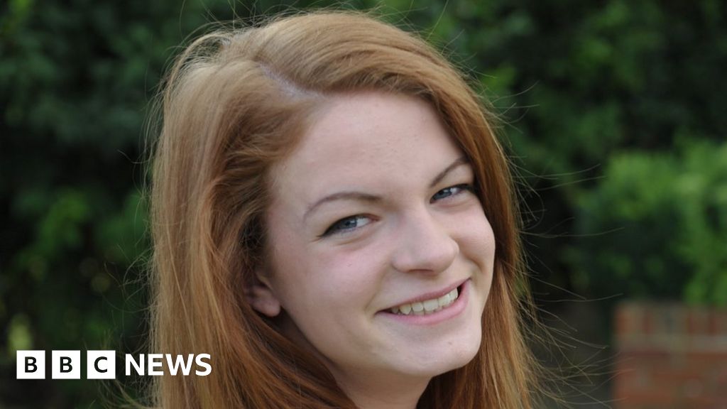 'We've travelled 8,000 miles to see our anorexic daughter' - BBC News