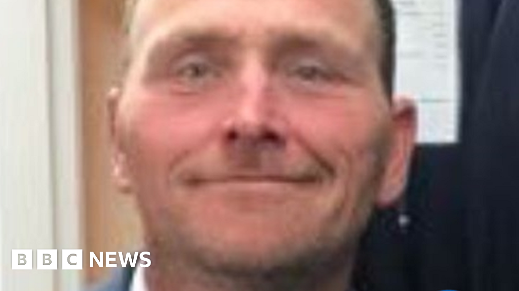 Richard Helm death: Man who murdered stranger jailed - BBC News