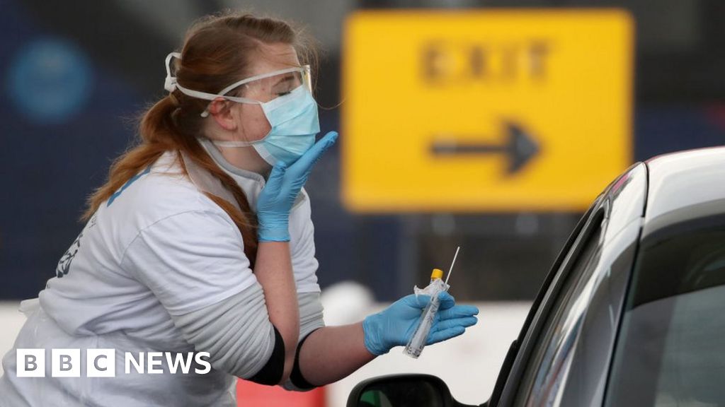 More than 900 new Covid cases recorded in Scotland