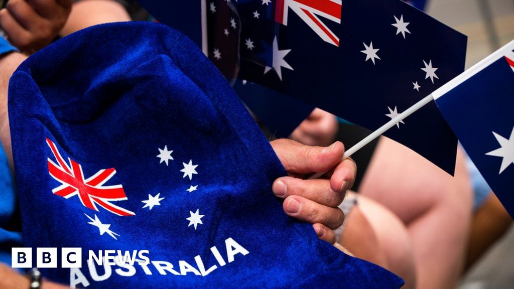 Australia Day: Poll examines attitudes to controversial date - BBC News