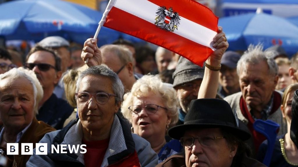 Widespread revolt against the political centre - BBC News