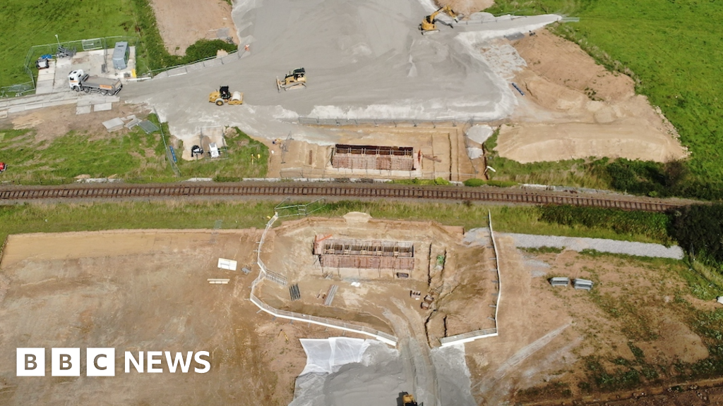 Bridge over railway for key new road in Cornwall - BBC News