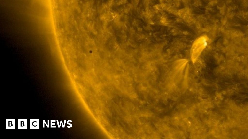 Rare images of Mercury's journey across the Sun - BBC News