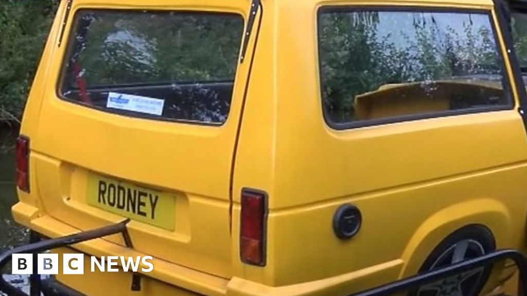 Only Fools and Horses fan turns narrowboat into Del Boy's van - BBC News