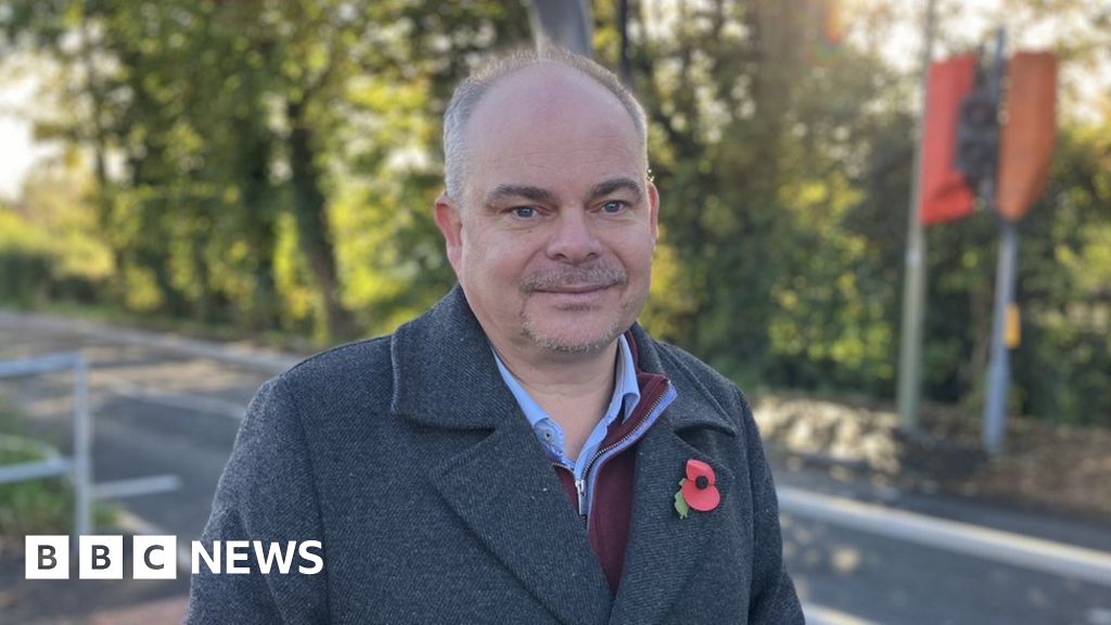 Didcot pedestrian crossing to be switched on after six months - BBC News