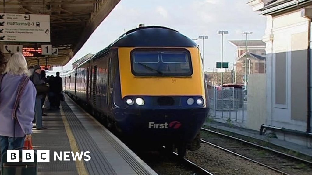 South Wales train delays after 'major' signalling failure - BBC News