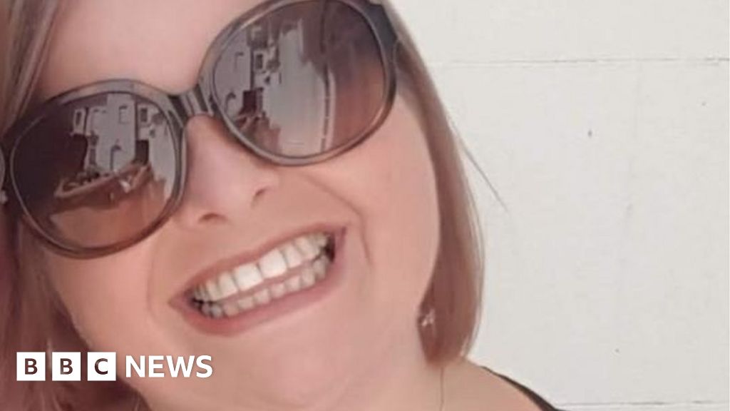 Broken Mum Lost Dead Sons Locket After Fenton Visit Bbc News