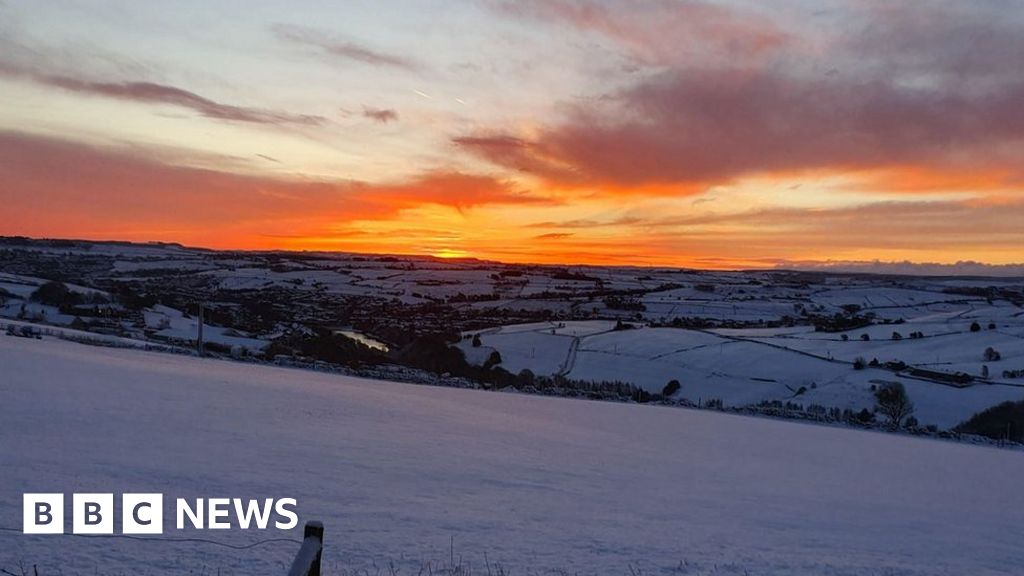 Yorkshire snow: Weather warning as first winter fall coats counties ...