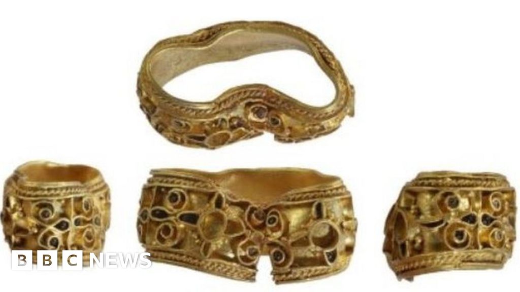 Anglo-Saxon treasure found in Norfolk has 'no direct parallel'