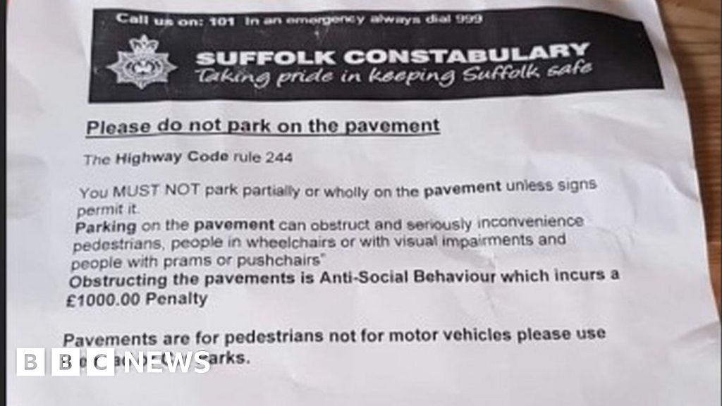 Stowmarket: Fake police warning given to cars parked on paths - BBC News