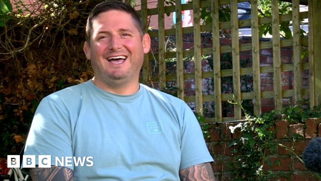 Tackling addiction: Retired rugby star Rhys Thomas speaks out - BBC News