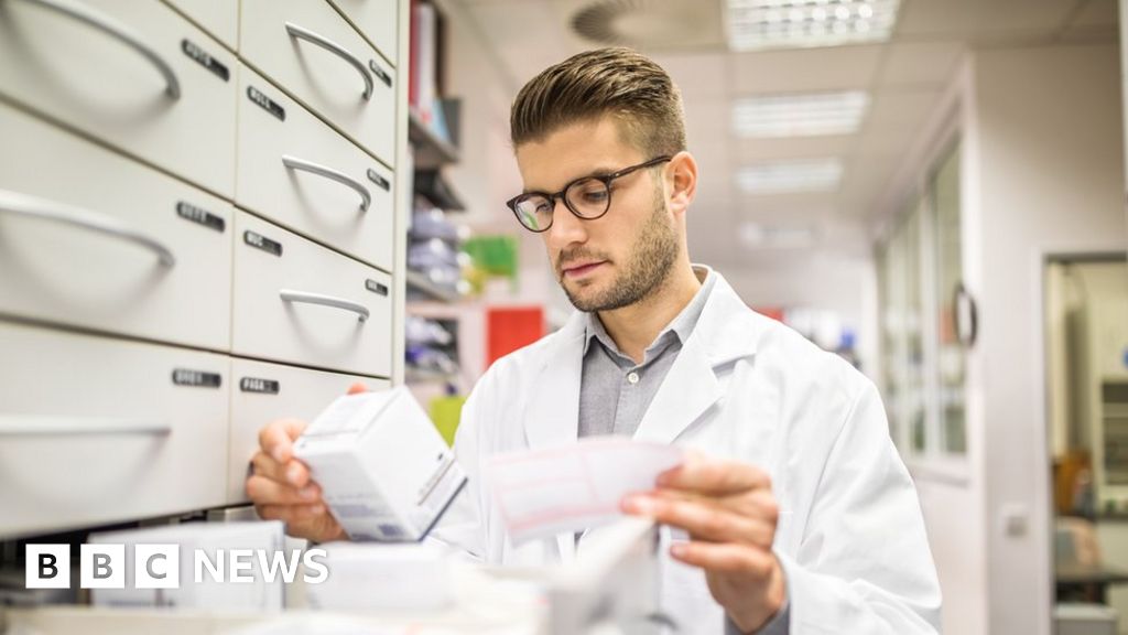 Pharmacy support workers in Tayside vote to strike - BBC News