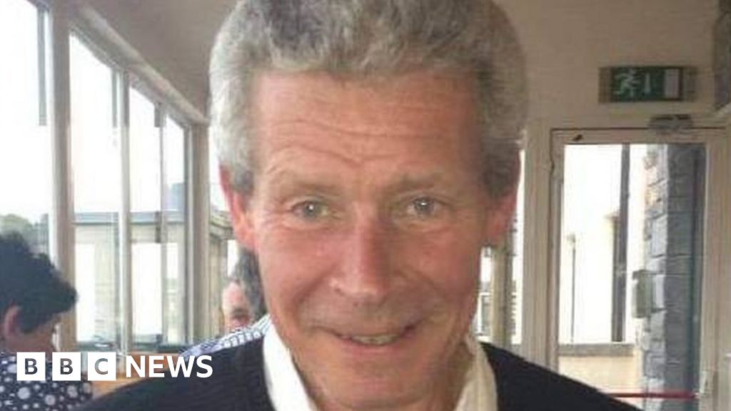 Robert Farley murder: Lee Whitlock admits Barry killing - BBC News