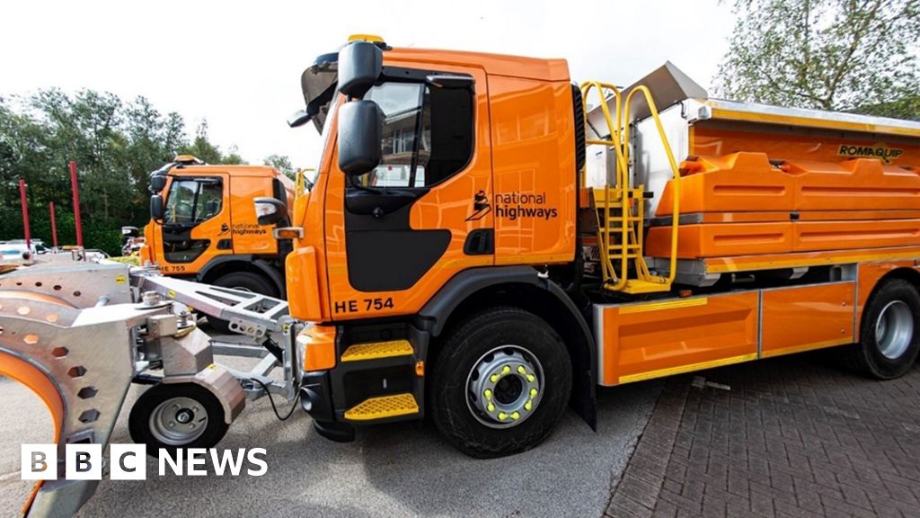 New high-tech road gritters join Yorkshire fleet - BBC News