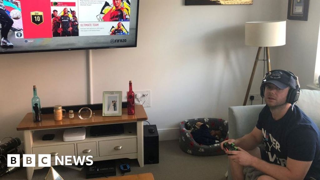 Redcar veteran claims gaming helped deal with strains - BBC News