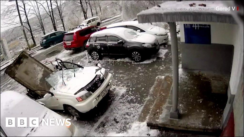 Near-miss experience in Russian snow-storm - BBC News