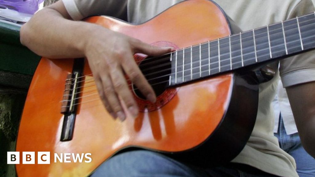 Uzbekistan: Singers face 'national values' checks - BBC News