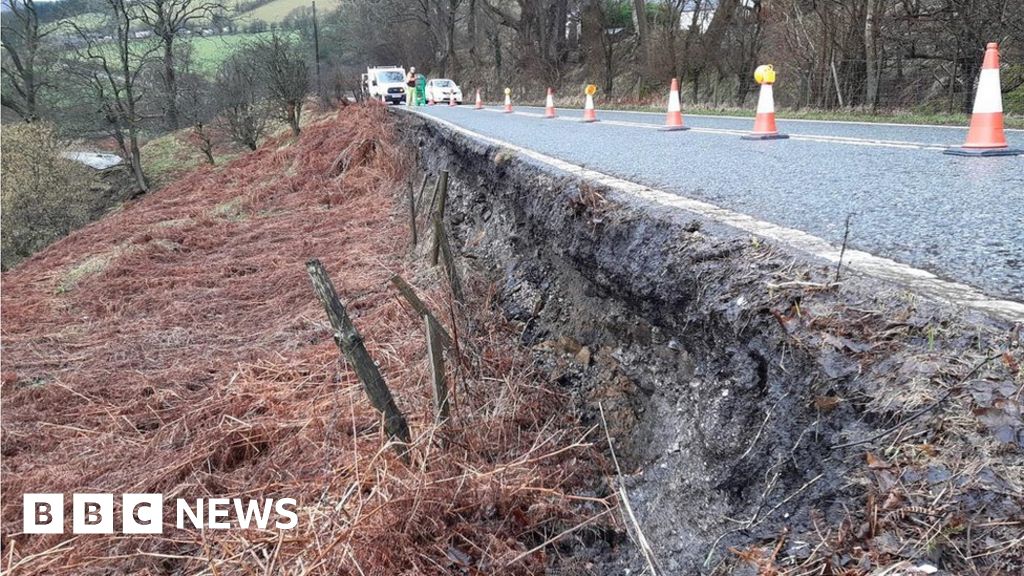 Snake Pass: Peak District A57 shut for at least a month - BBC News