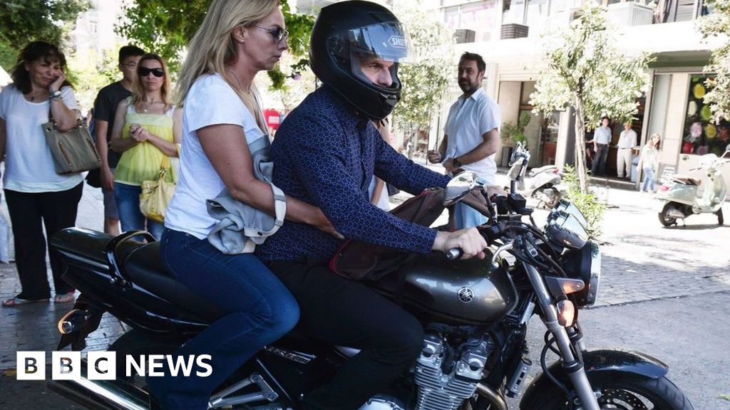 Greece debt crisis: Twitter reacts to Varoufakis resignation - BBC News