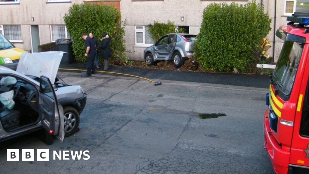 Anagh Coar crash: Car narrowly avoids house - BBC News