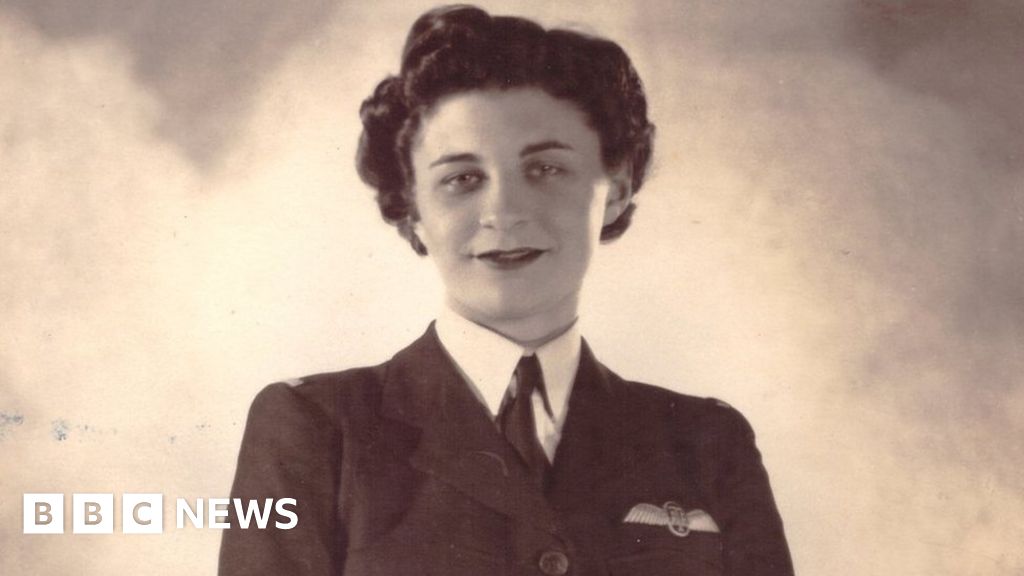 Spitfire Woman Molly Rose remembered at service - BBC News