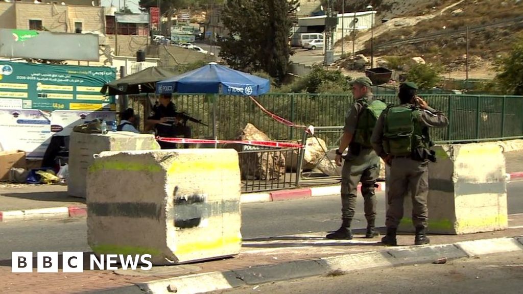 Jerusalem checkpoints set up after attacks on Israelis - BBC News