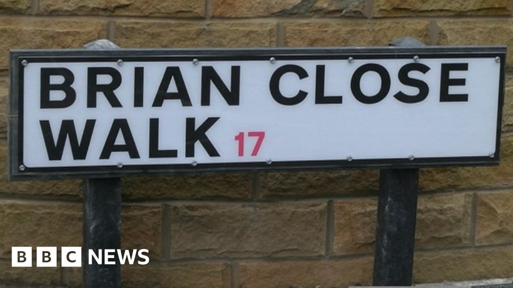 Road named after cricket legend Brian Close - BBC News