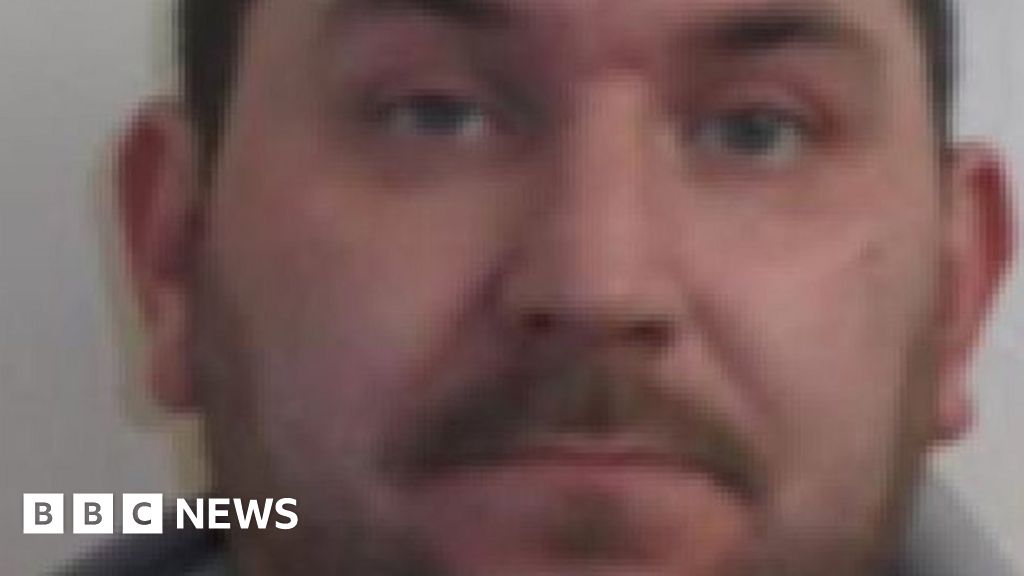 Killer Anthony Curry arrested after absconding from prison - BBC News