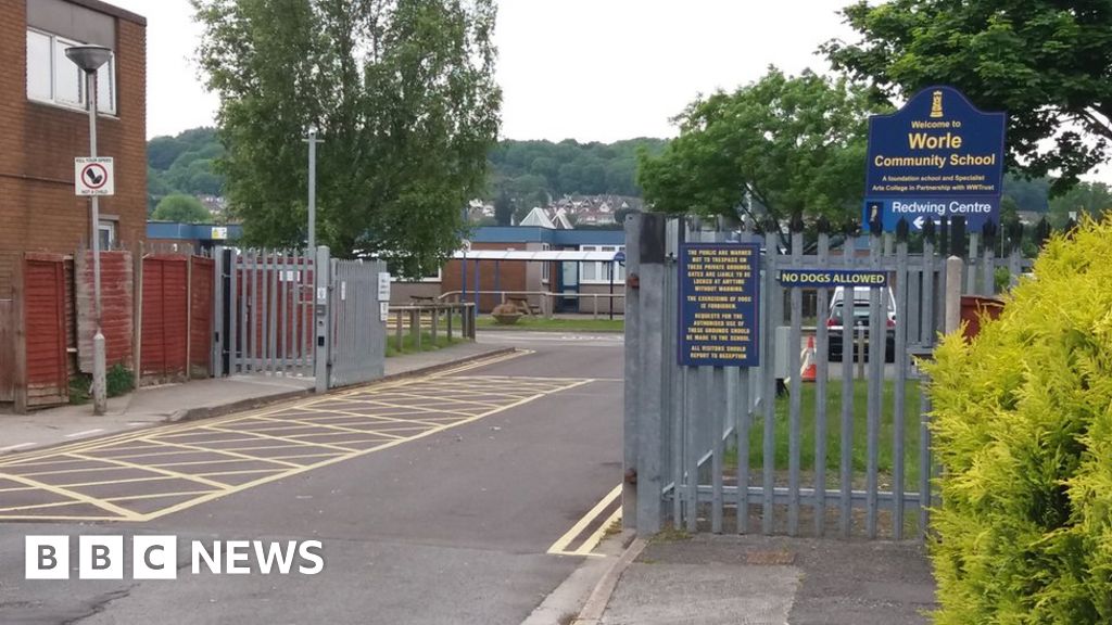 Pupils 'feel unsafe at Worle Community School' - BBC News