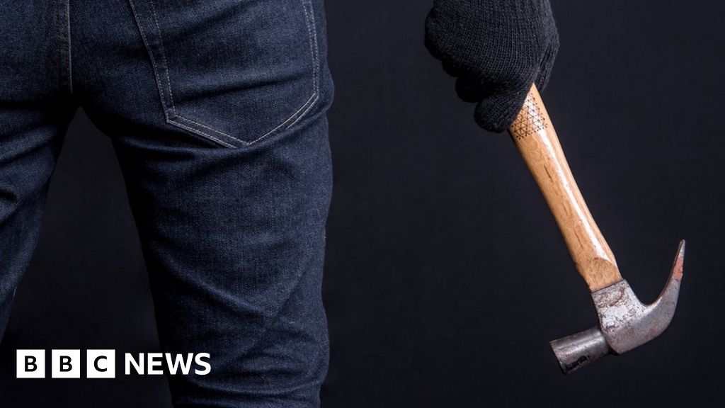 Ballymena: Man beaten with hammers in gang attack - BBC News