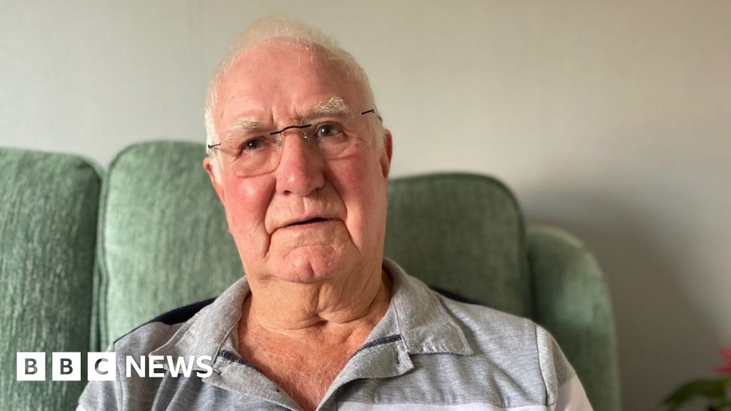Barlestone: Nuclear test veteran to receive military medal - BBC News