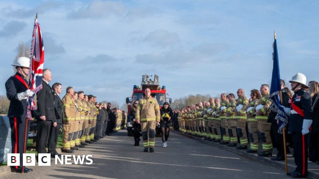 Corby firefighter receives a guard of honour at funeral - BBC News