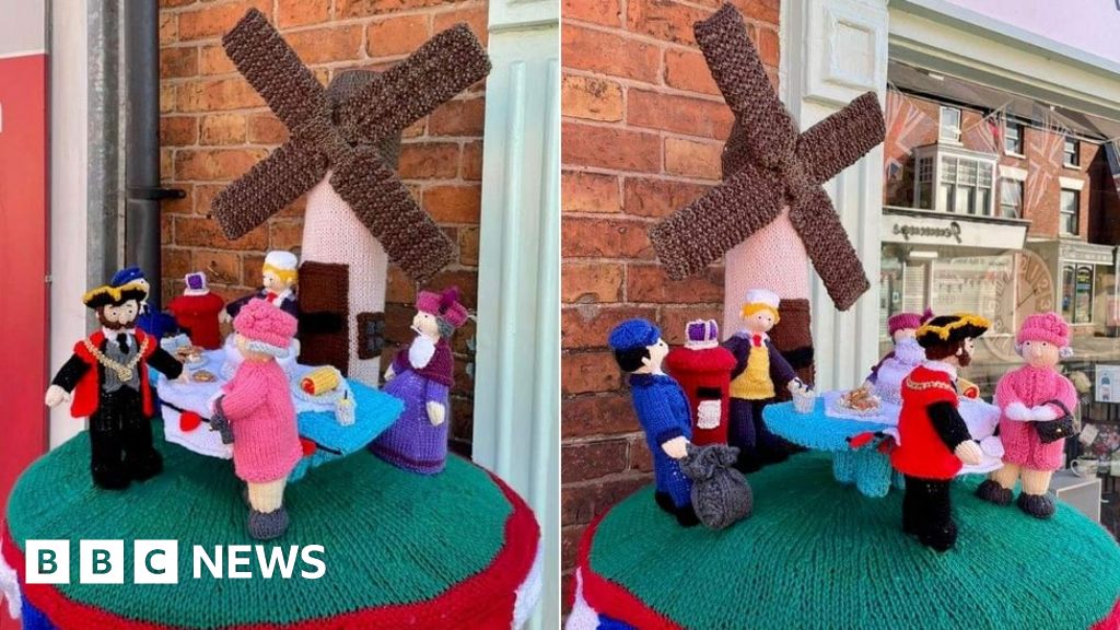 Syston Knitting Banxy: Camberwick Green topper appears on postbox - BBC ...