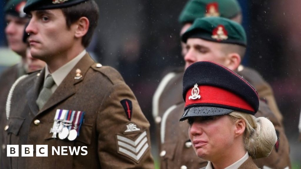 Scotland marks Remembrance Sunday - BBC News