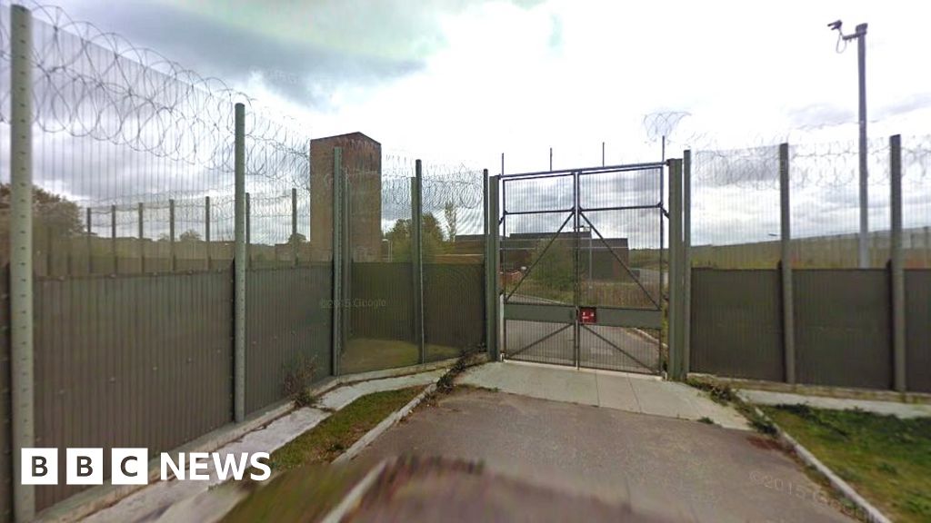 HMP Highpoint: Jail has 'too few probation officers' - BBC News